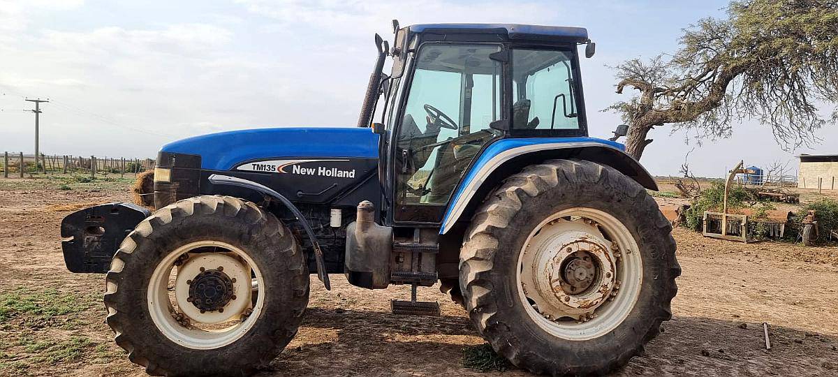 Tractor New Holland TM135 con Caja Powershift - Año: 2004 - Agroads