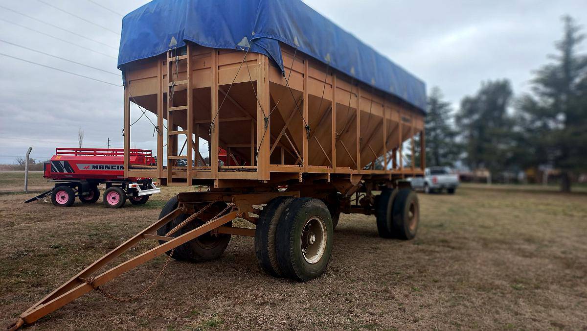 Acoplado Tolva 18 TN - Año: 2003 - $ 6.500.000 - Agroads