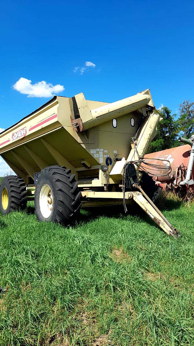 Tolva Autodescargable Schiarre 24tn con Bascula y Gomas - Agroads