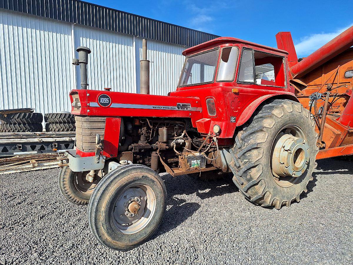 Usado - Massey Ferguson 1095 - 2wd - Rod. Simple - Cabinado - Agroads