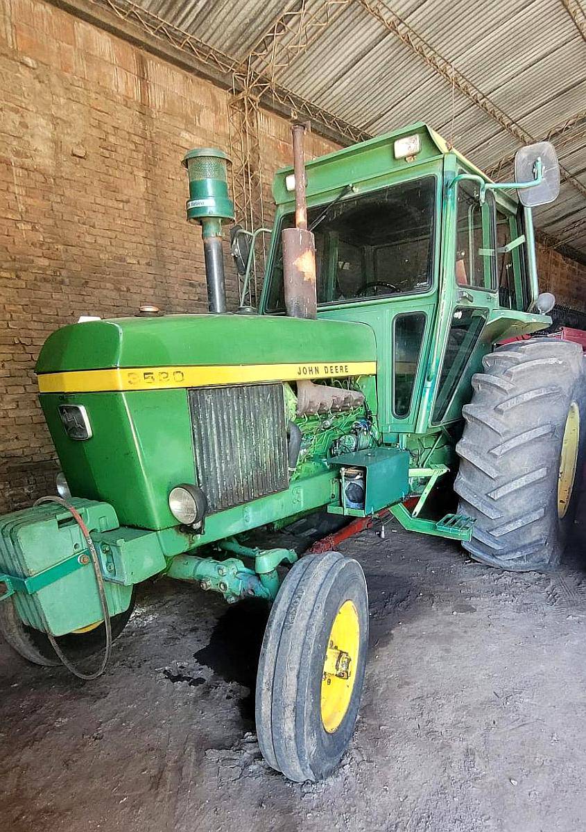 Tractor John Deere 3530, con Cabina - Año: 1982 - Agroads
