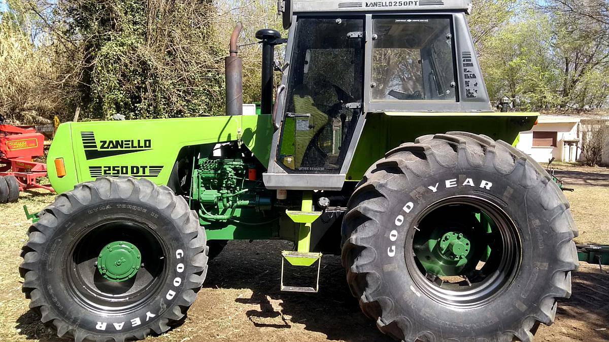 Tractor Zanello 250 2001 - 160 HP - Climatic - Año: 2001 - Agroads