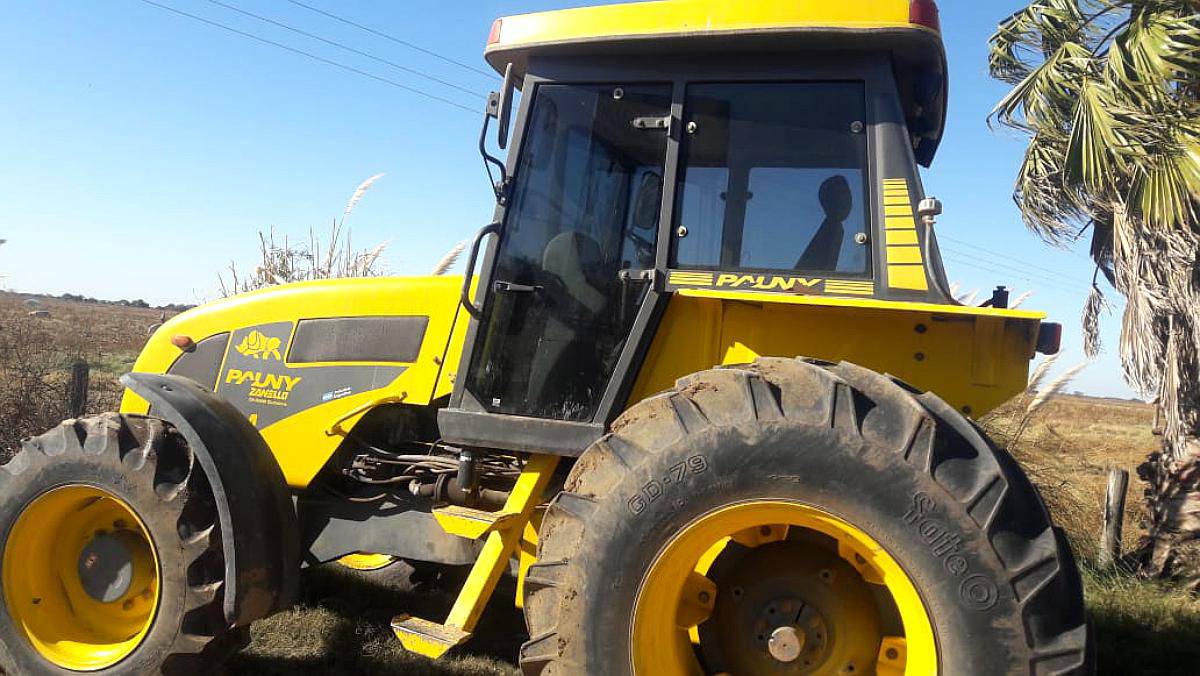 Tractor Pauny 250 A, 160 HP, año 2006, 4.400hs Reales. - Agroads