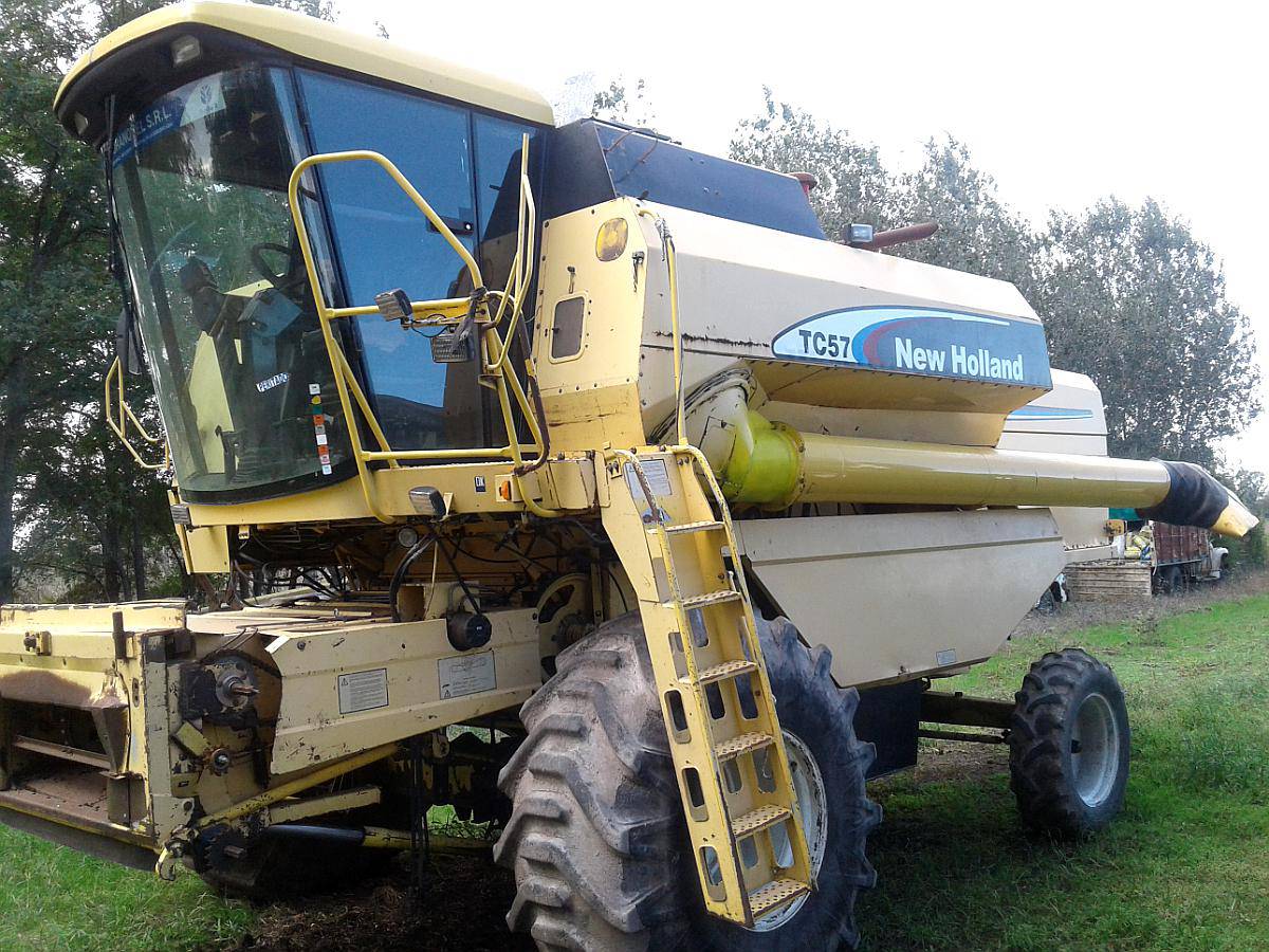 Cosechadora New Holland TC 57 - Año: 2006 - $ 35.100 - Agroads