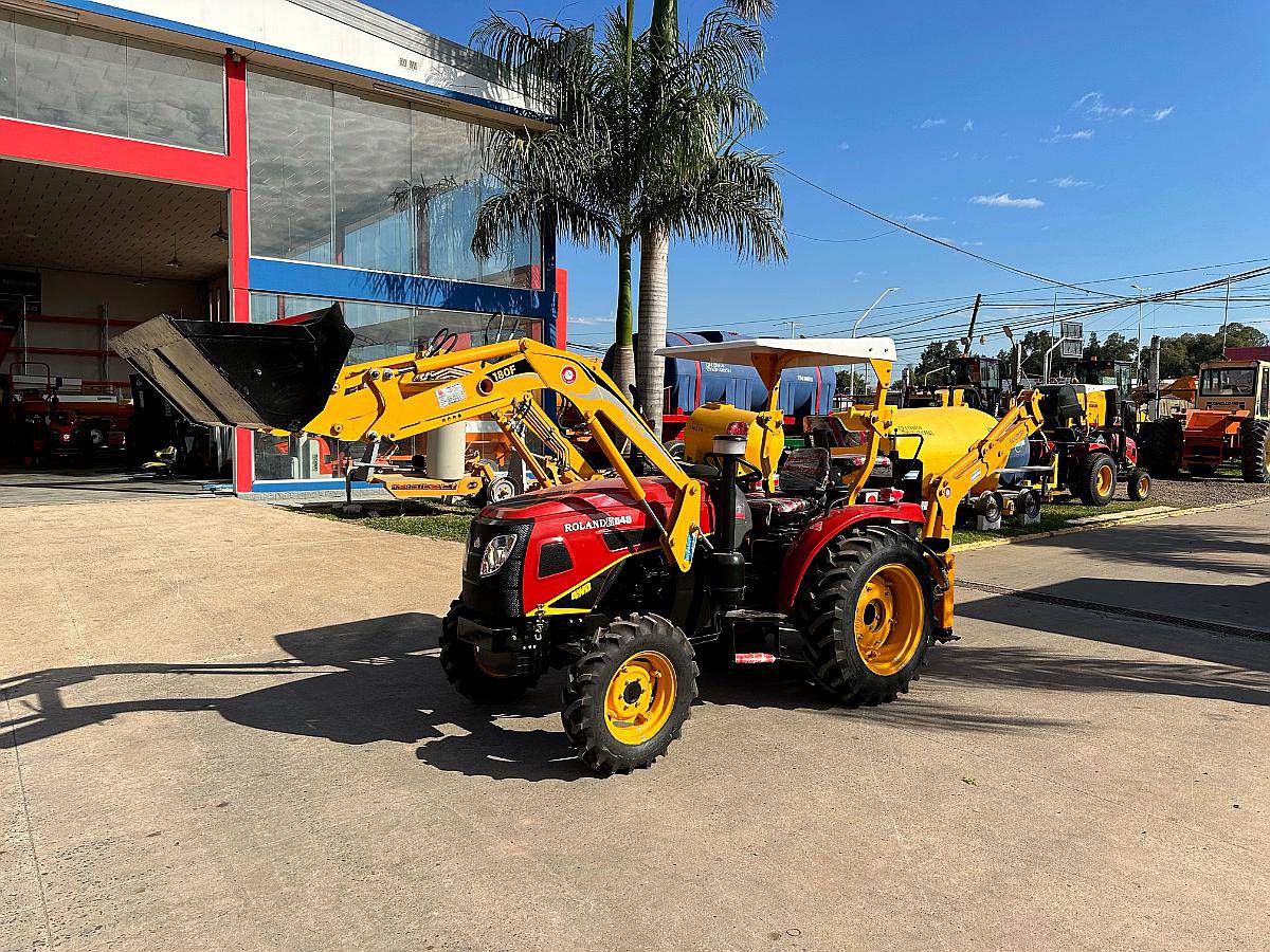 Tractor H040 4X4 con Pala Frontal y Retroexcavadora - Agroads