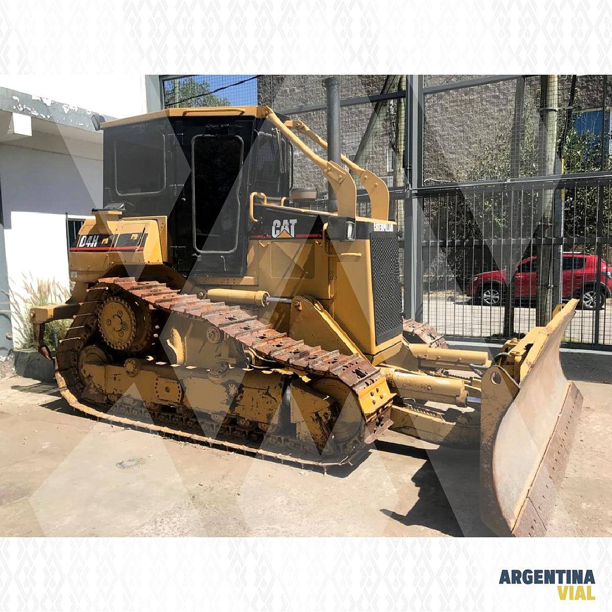 Topador Caterpillar D4H (id582) - Año: 1990 - Agroads