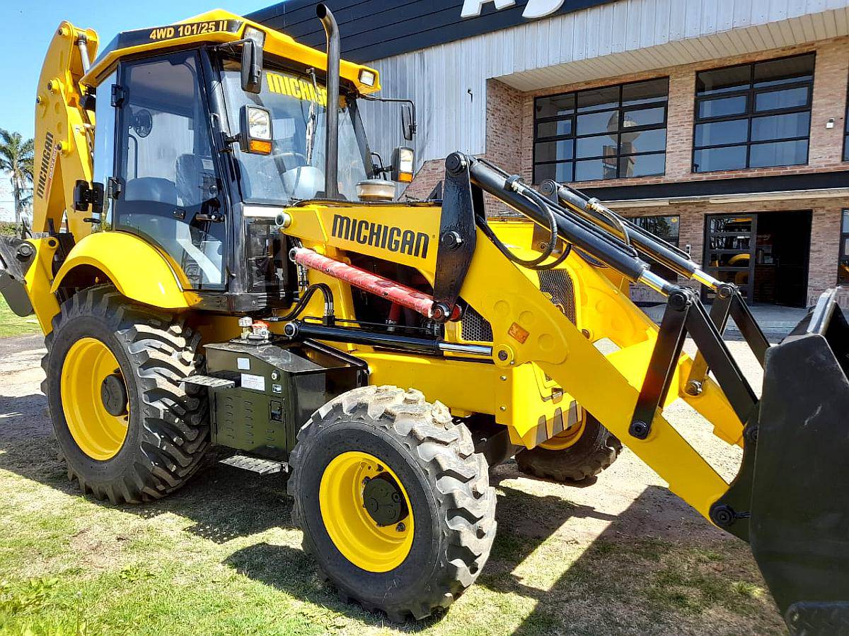 Retro Pala Michigan 4wd-101/25ii Perkins 100 HP Carraro - Agroads