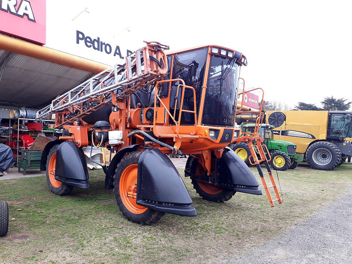 Jacto Uniport Star 3000 Lts 28 Mts de Barra con Piloto AT - Agroads