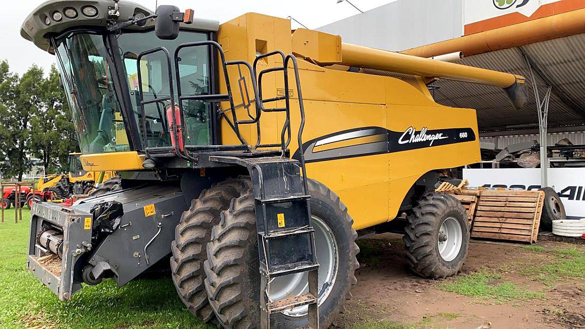 Challenger 660 con Duales - Plataforma 30 Pies (año 2011) - Agroads