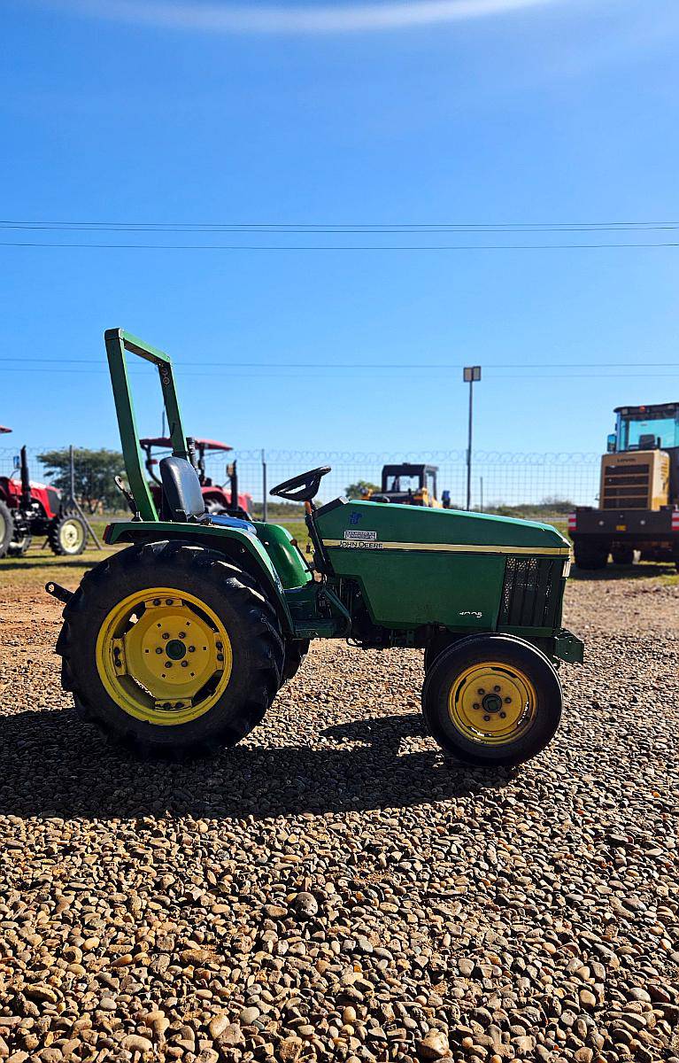 Tractor John Deere 3005 30hp - Año: 2005 - u$s 14.100 - Agroads