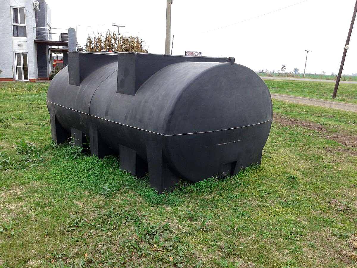 Tanque Plastico Horizontal 10.000 Lts. con Rompe Olas. - Agroads