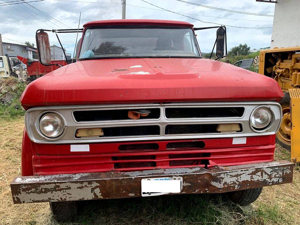 Camion Dodge 800 con Cisterna de 8000 Litros - Año: 1976 - Agroads