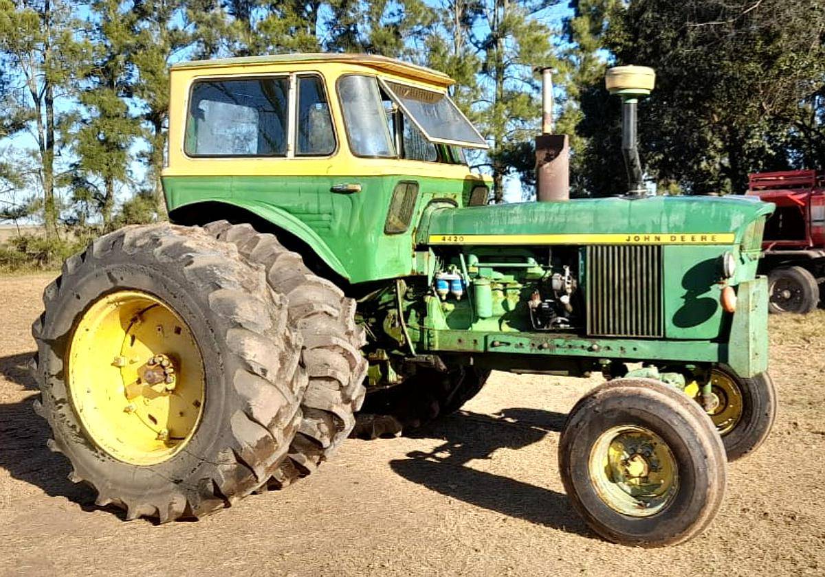 Tractor John Deere 4420 con Cabina y Duales - Año: 1977 - Agroads (cod ...