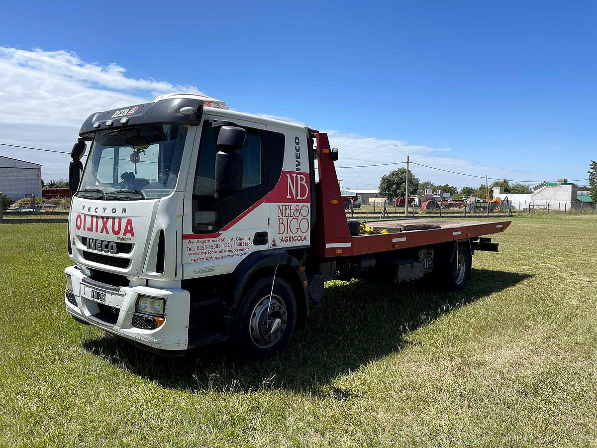 Iveco Tector 170e25 con Plancha Excelente - Año: 2012 - Agroads