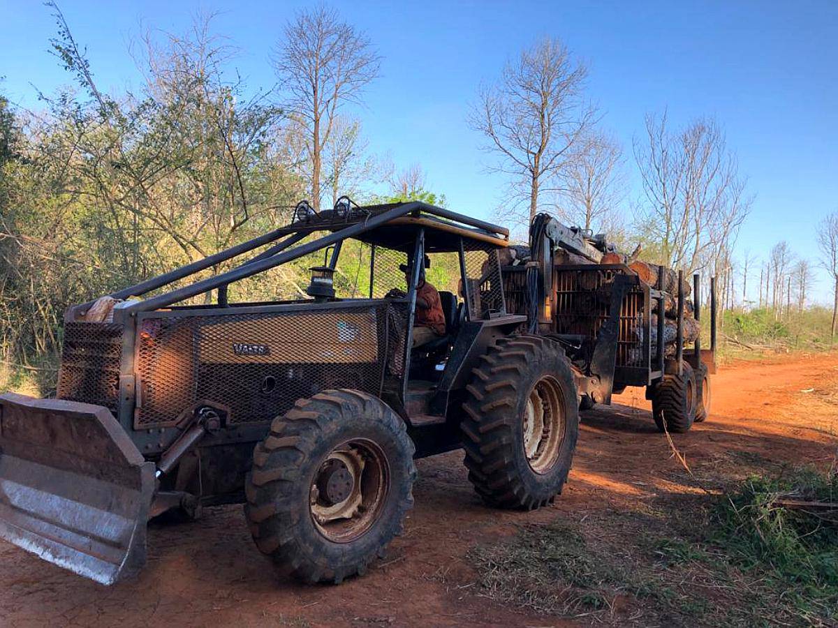 Tractor Valtra BM 120, con Carreta y Grua Kesla 305 - Agroads