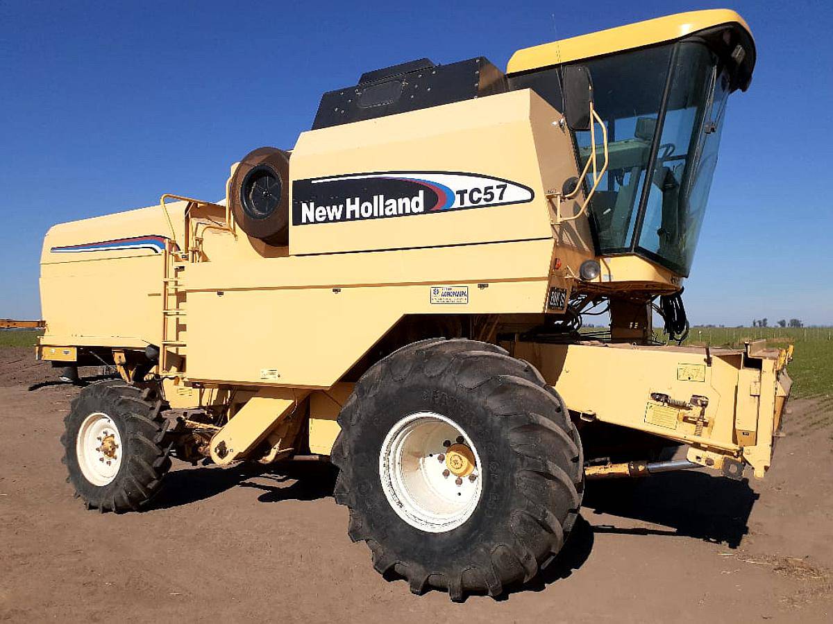 Cosechadora New Holland TC 57 - 23 Pies Doble Tracción - Agroads