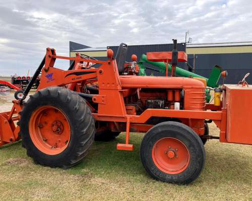 Tractor Fiat 60 Invertido con Cuchara y Garra - Agroads