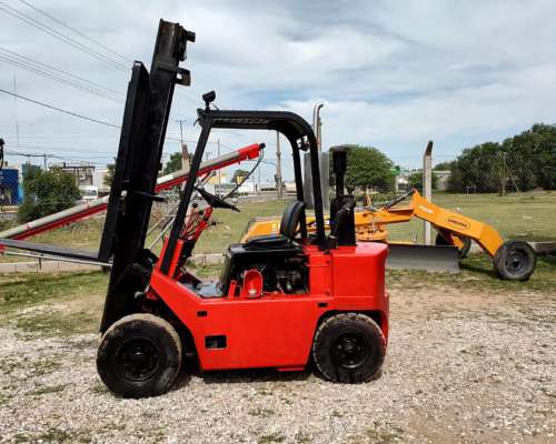 Autoelevador Clark de 4tn Torre Triple - Año: 2005 - Agroads