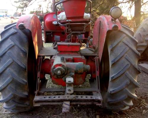 Tractor Hanomag R45 en Marcha - Año: 1952 - $ 220.000 - Agroads