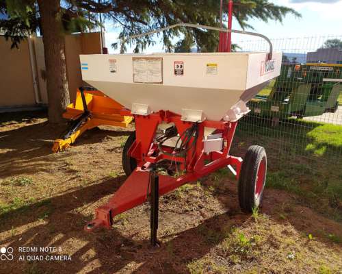 Vendo Permuto Fertilizadora Yomel 1050 - Año: 2017 - Agroads