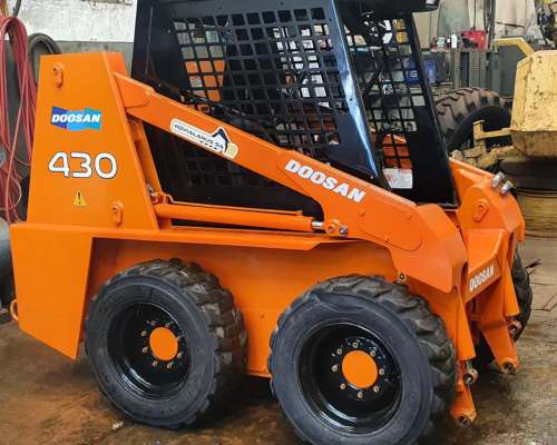 Minicargadora Doosan 430 Plus + Carretón. - Año: 2008 - Agroads