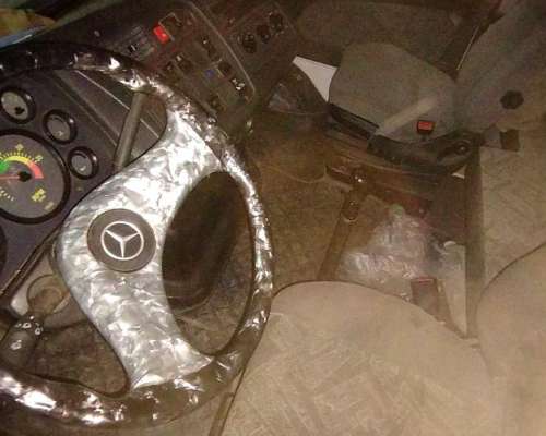 Vende Mercedes 1638 Mod. 2015 - Agroads