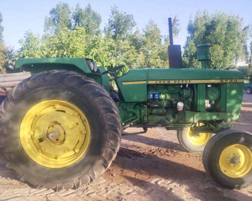 Tractor John Deere 2730 - Agroads