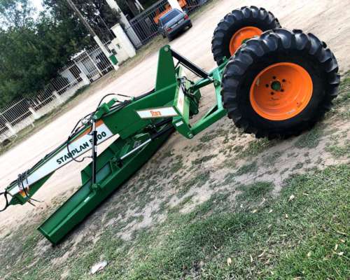 Niveladora Stara Starplan 5000 Hidraulica con Neumaticos - Agroads