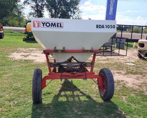 Fertilizadora Marca Yomel RDA 1050 - $ 800.000 - Agroads
