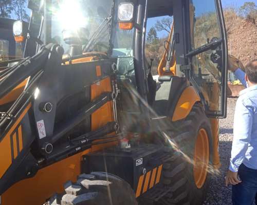 Pala y Retro Digmax III 4X4 - Año: 2022 - u$s 115.000 - Agroads