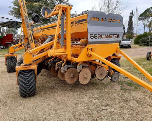 Agrometal MX 23 a 21 Reparada a Nueva. - Año: 2010 - Agroads