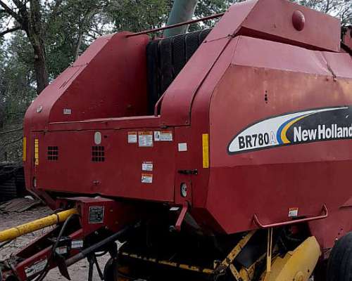New Holland BR 780, con Atador de RED - Año: 2007 - Agroads