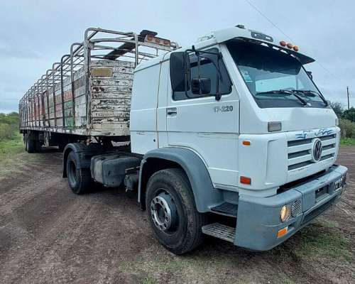 Volkswagen 17-220 2011 Tractor Enganchado con Jaula Hermann - Agroads