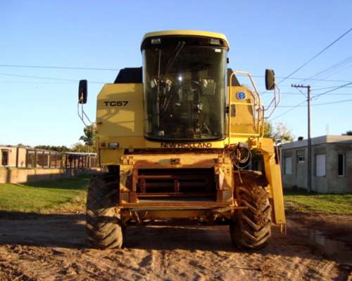 Cosechadora New Holland TC 57 año 1996 Plataforma de 23 PIE - Agroads