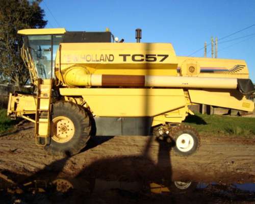 Cosechadora New Holland TC 57 año 1996 Plataforma de 23 PIE - Agroads