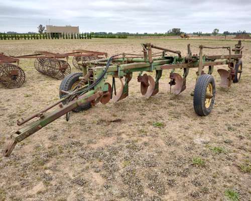 Arado Súper Walter de 5 Rejas - $ 200.000 - Agroads