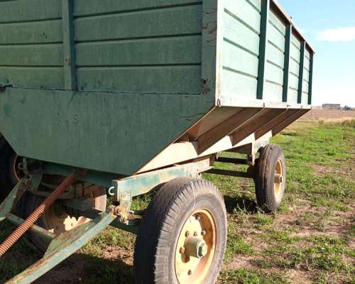 Acolado Tolva de 8 Tt.marca RAS - Año: 2000 - $ 1.000.000 - Agroads