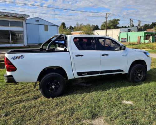 Toyota Hilux DX 2,4 4X4 2019 163.000km - Año: 2019 - Agroads