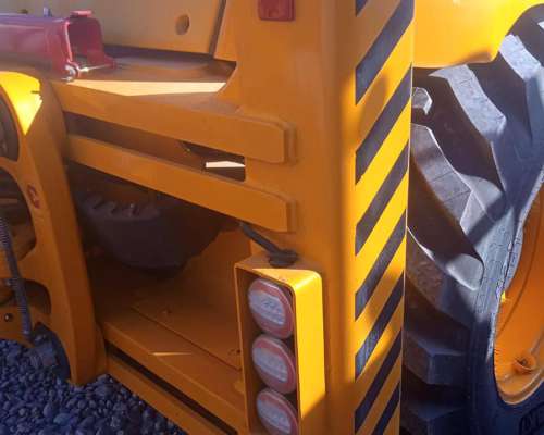 Pala y Retro Digmax III 4X4 - Año: 2022 - u$s 115.000 - Agroads