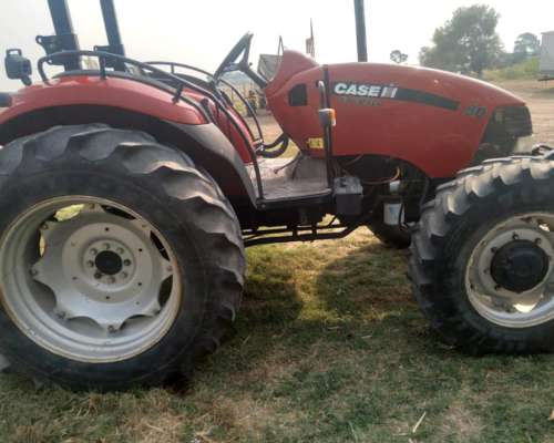 Tractor Case IH Farmall 80, año 2010, Motor Reparado - Agroads