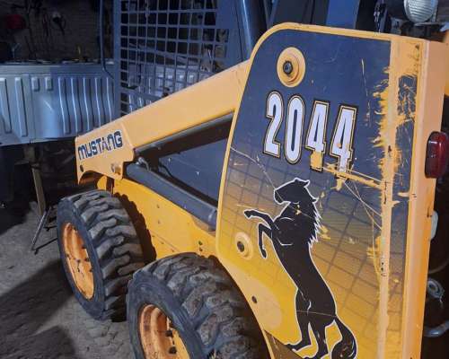 Oferta Minicargadora Mustang 2044 - Año: 2015 - u$s 22.000 - Agroads