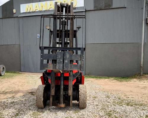 Autoelevador Clark de 4tn Torre Triple - Año: 2005 - Agroads