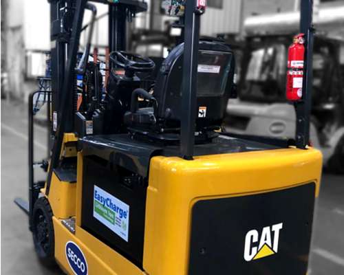 Autoelevador CAT E5000 con Litio - Usado Premium - Agroads