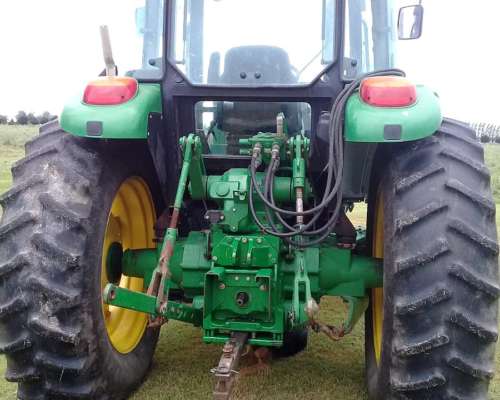 Tractor John Deere 6125 D - año 2010 - Año: 2010 - Agroads