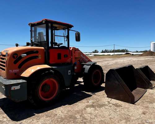 Pala Taurus TL 2500 año 2000 - Año: 2000 - u$s 35.000 - Agroads