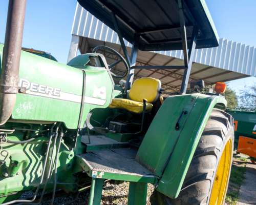 Tractor John Deere 5705 - Agroads