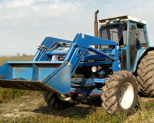 Tractor Ford 8030 con Pala - Año: 1994 - $ 2.000.000 - Agroads