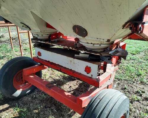 Fertilizadora-yomel- Modelo Control- 2022 - Año: 2015 - Agroads