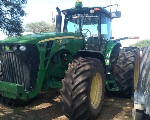 Tractor John Deere 8430 2007 - 300 HP - Dual - Piloto - Agroads