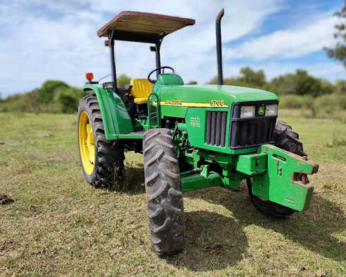 Tractor John Deere 5705 - Año: 2008 - u$s 40.000 - Agroads
